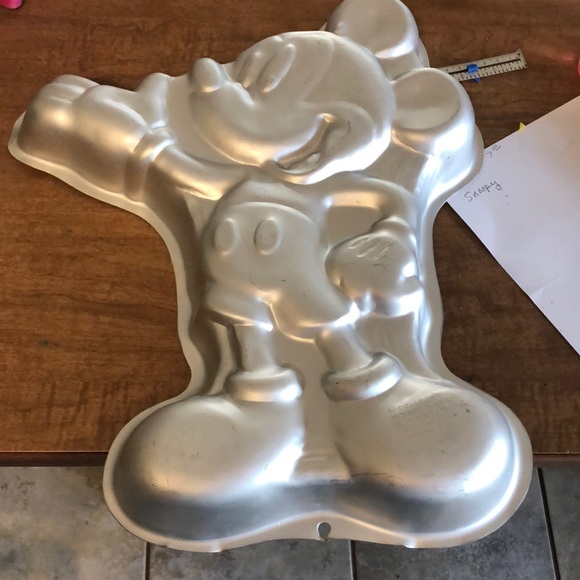 Disney | Kitchen | Vintage 995 Mickey Mouse Cake Pan | Poshmark